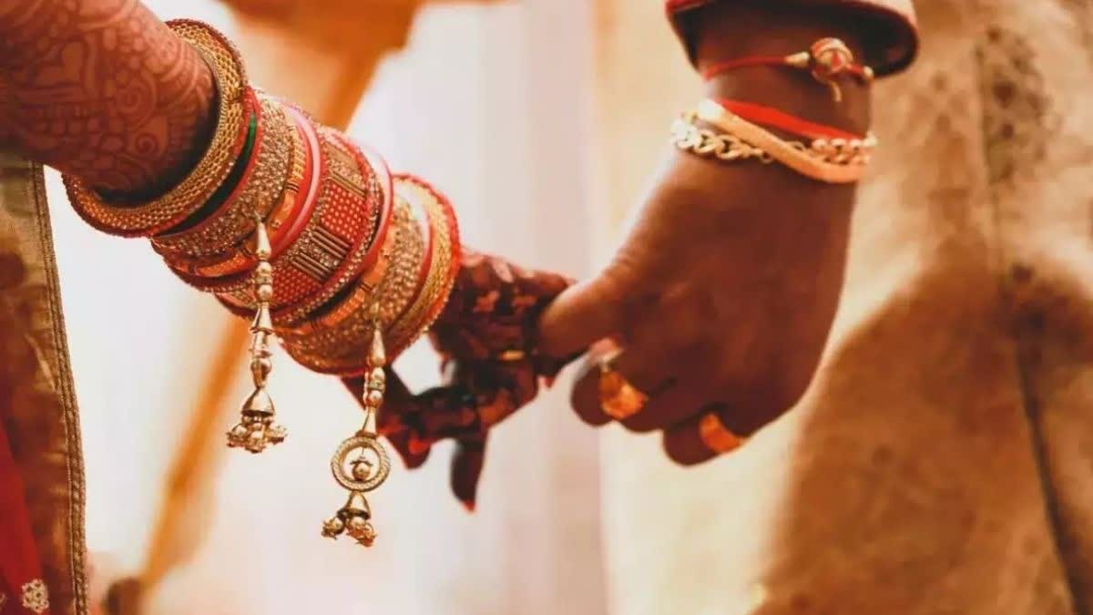 BPSC शिक्षिका ने अपनी सहेली का जेंडर चेंज कराकर रचायी शादी..चर्चा में ...