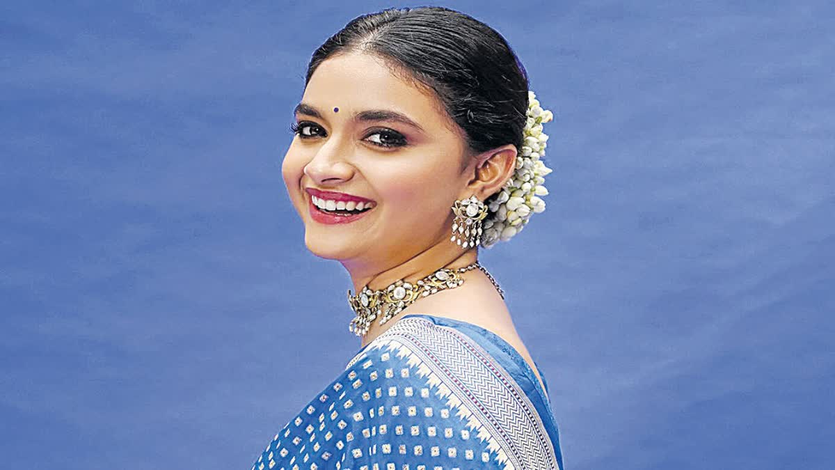 మా లవ్ స్టోరీ గురించి విజయ్, సమంతకు తెలుసు : కీర్తి సురేశ్