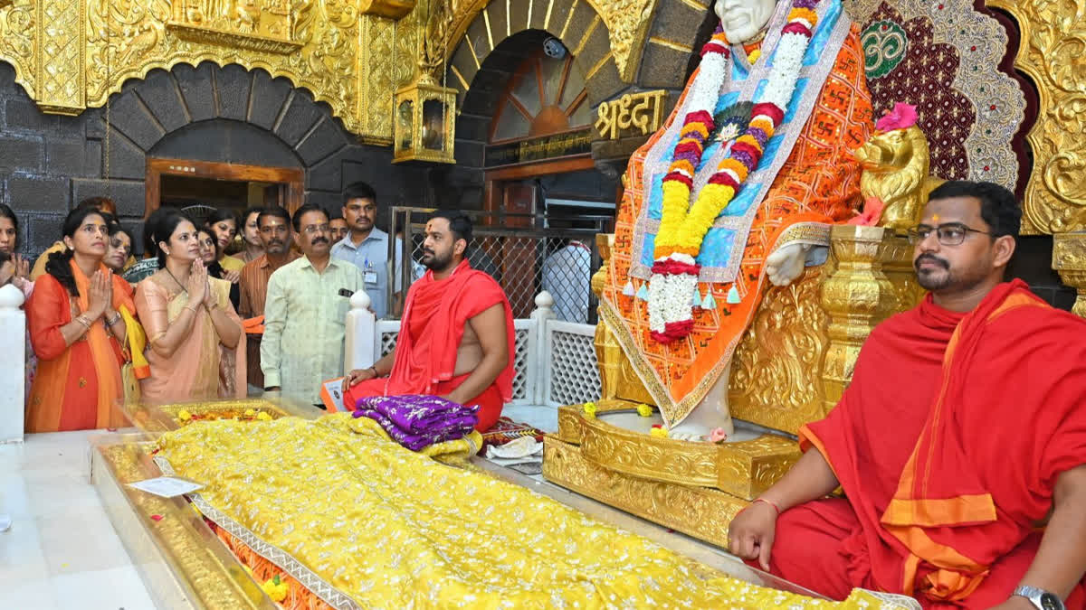 Telangana Chief Minister Revanth Reddy's Wife Geetha Prays At Shirdi ...
