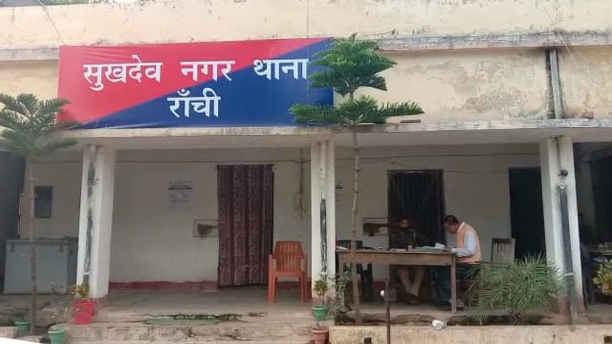 सुखदेव नगर थाना प्रभारी और मुंशी सस्पेंड, युवक सुसाइड मामले में की गई कार्रवाई