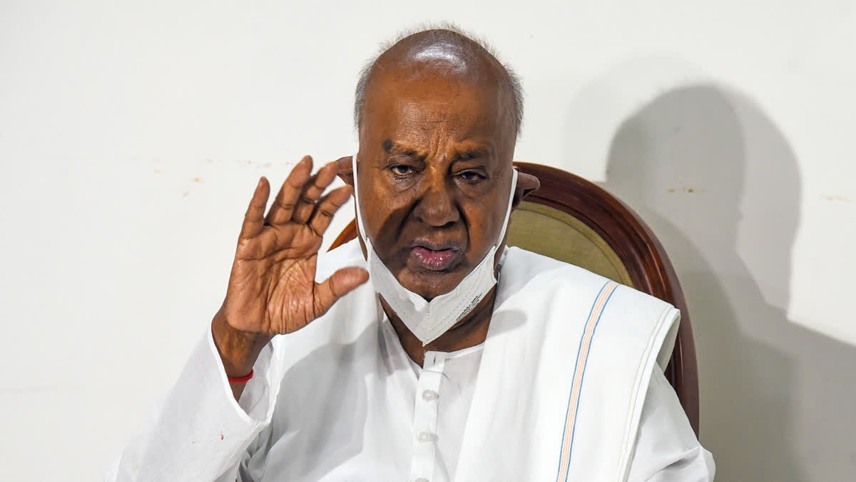 Former PM HD Deve Gowda Travels In Delhi Metro; Says His Wish Has Been ...