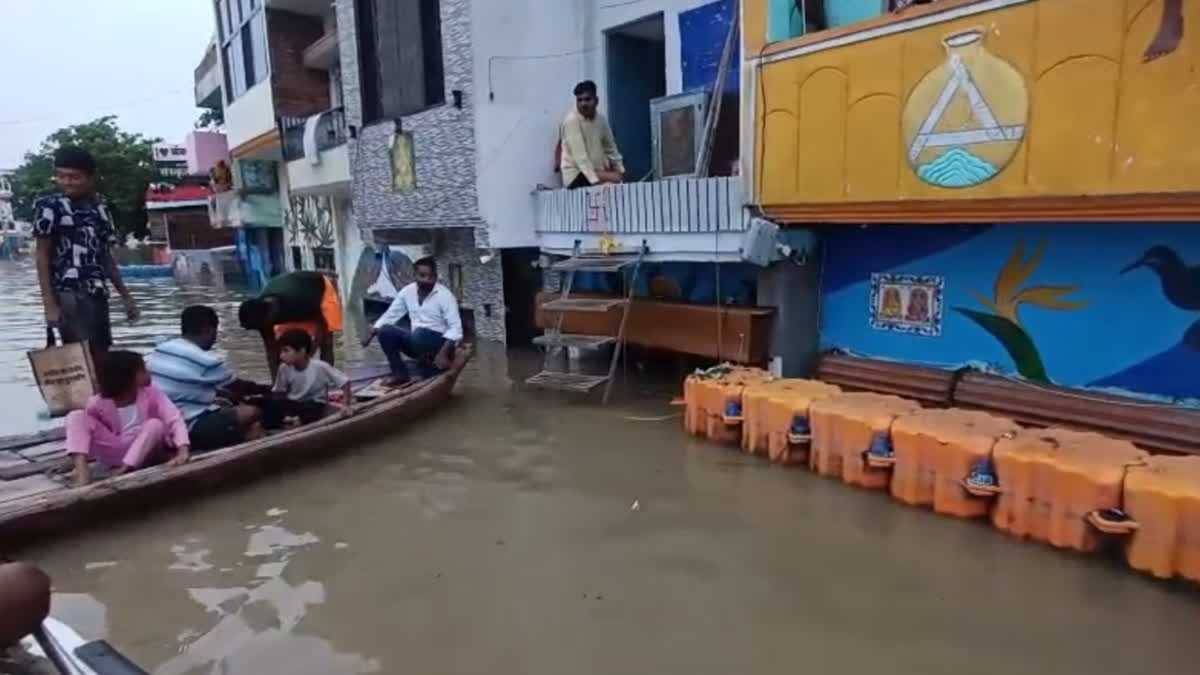 Flood Fury Grips Uttar Pradesh; Rivers Overflow, Schools Shut, 11000 In ...