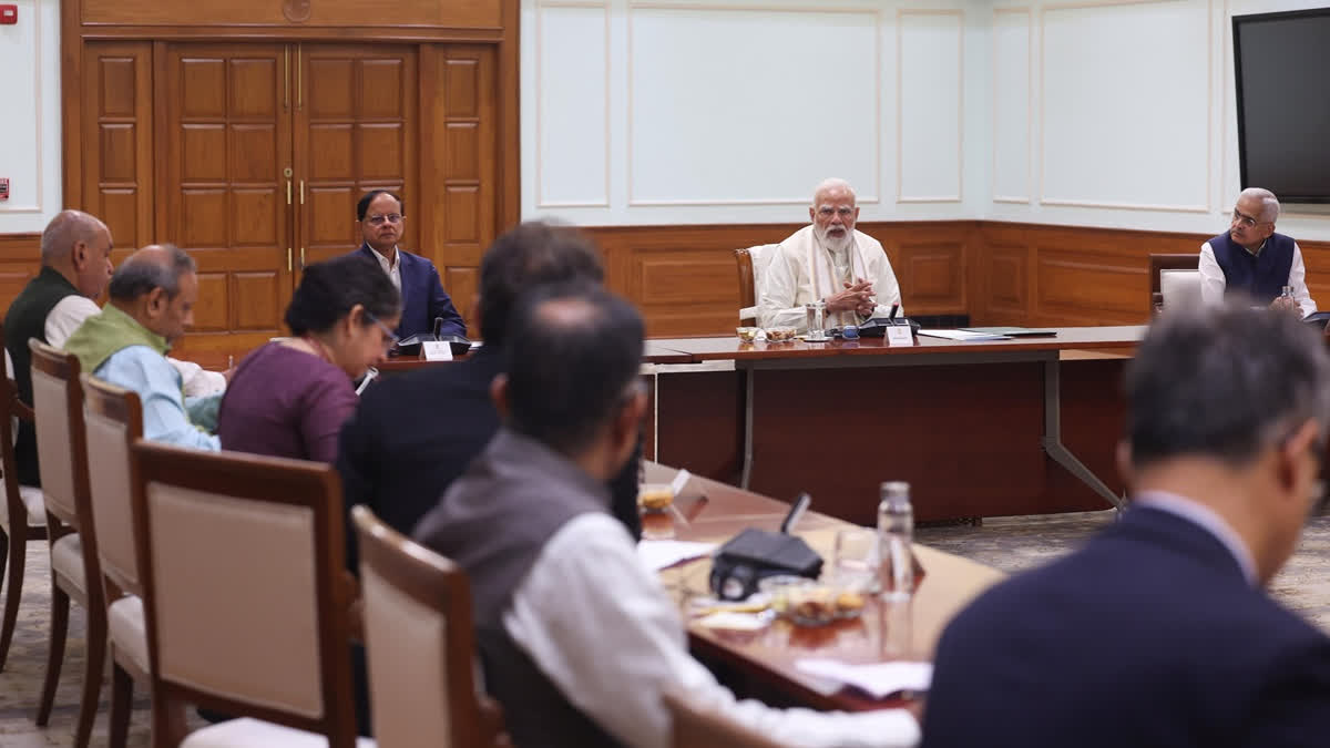 PM Modi Meets Economic Advisory Council, Discusses Growth Prospects ...