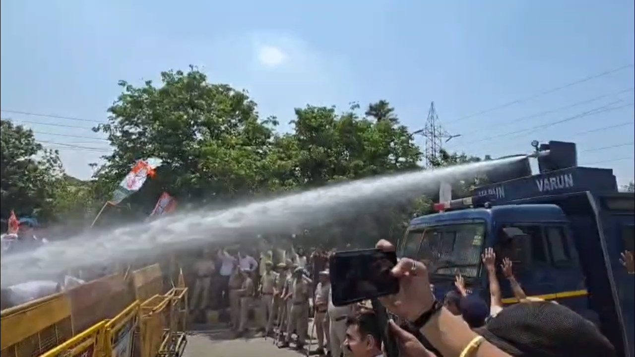 Congress Workers Face Water Cannon Action During Protest Outside ...