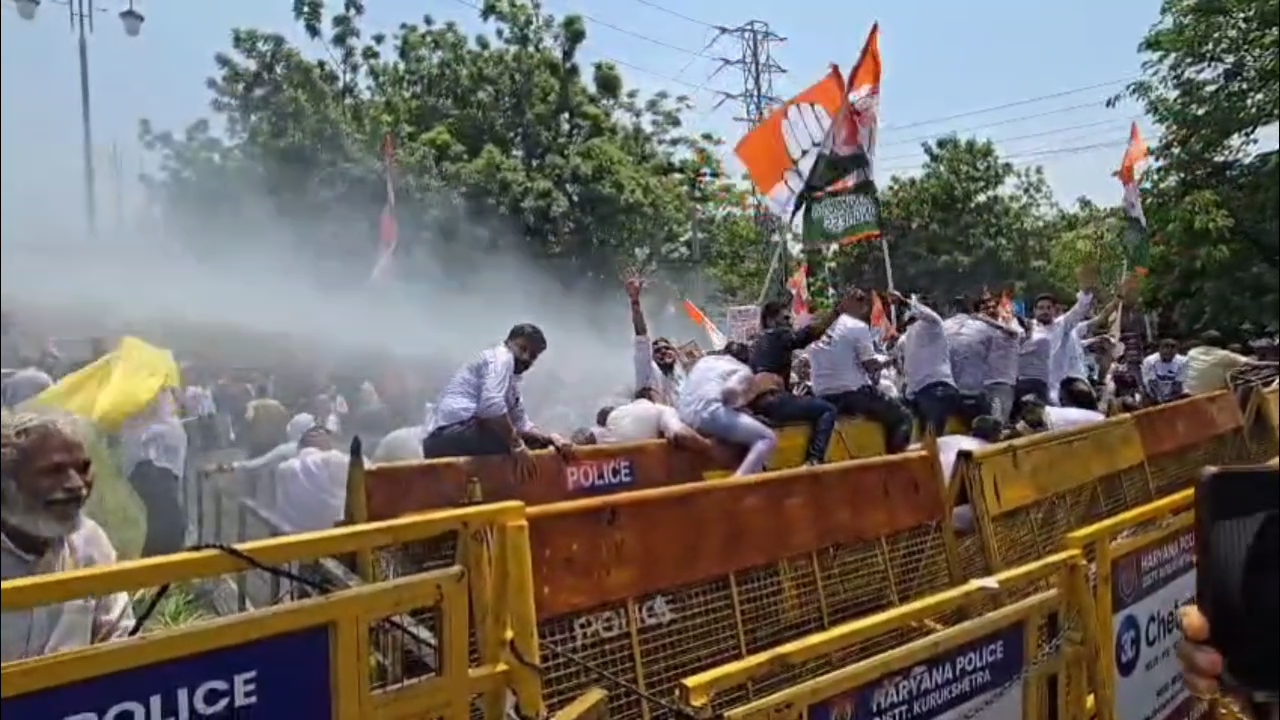 Congress Workers Face Water Cannon Action During Protest Outside ...