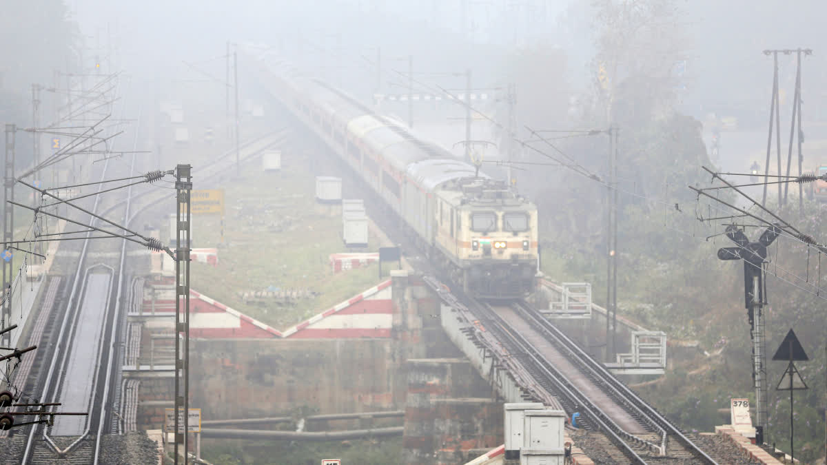 Severe Cold, Fog Hit Delhi-NCR: 80 Trains Run Late, Flights Rescheduled ...