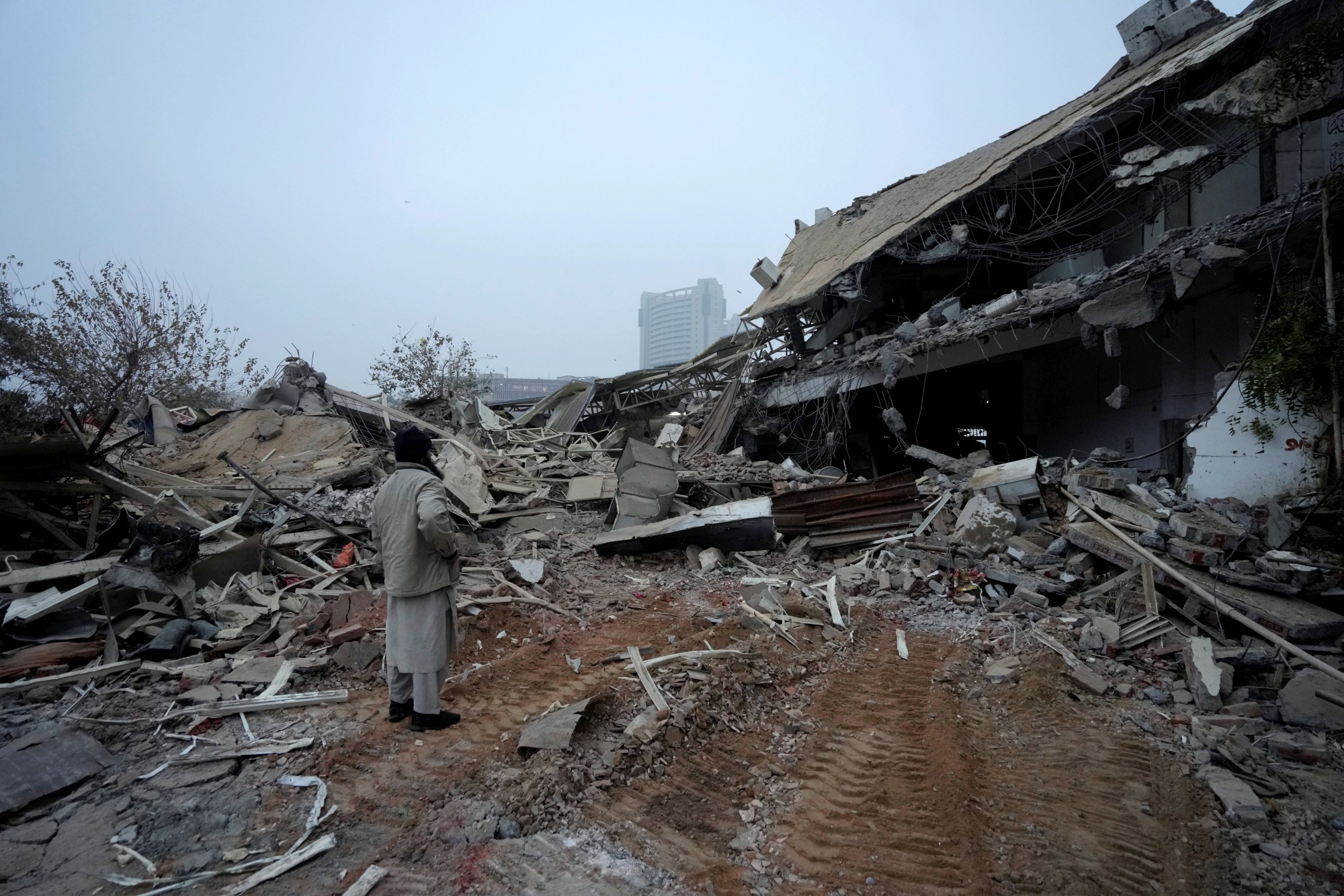 Five Cops Injured As Late-Night MCD Demolition Drive Near Faiz-e-Elahi ...