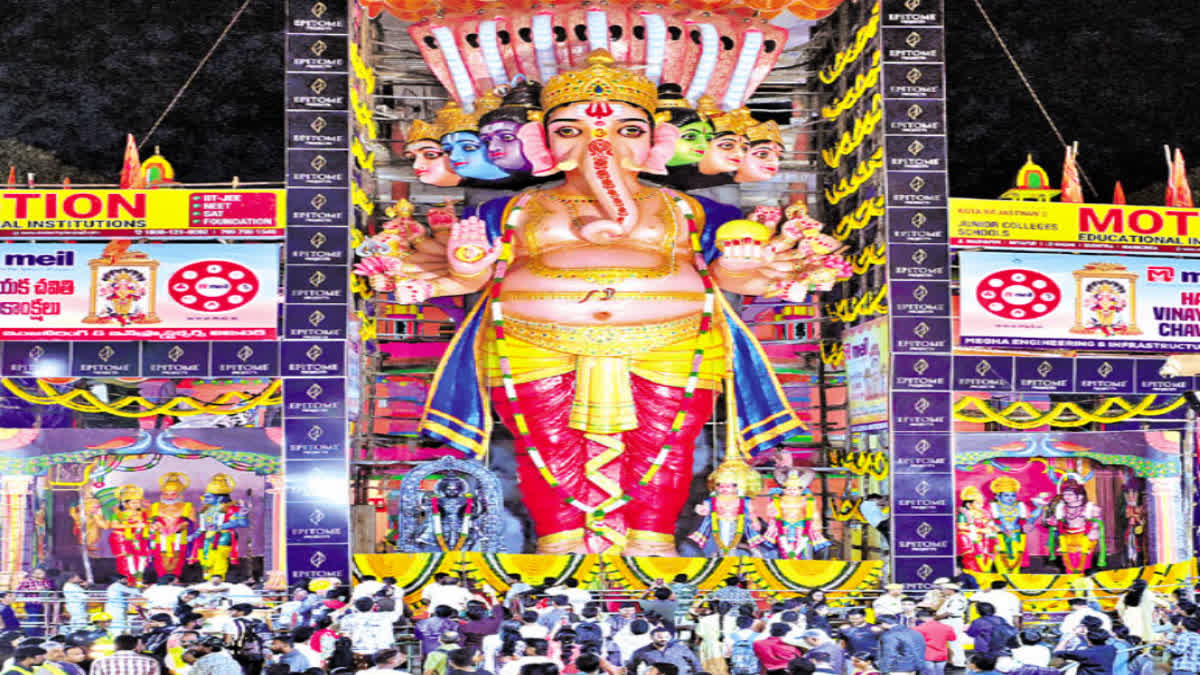 LIVE : ఖైరతాబాద్ లో 70 అడుగులు గణేశుడు - భారీగా తరలివస్తున్న భక్తులు ...