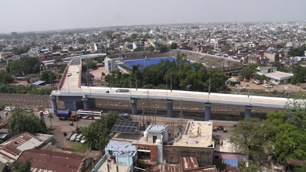 इंजीनियरिंग का नमूना बना सिरदर्द, 8 साल बाद 90 डिग्री ब्रिज अधूरा, री ...