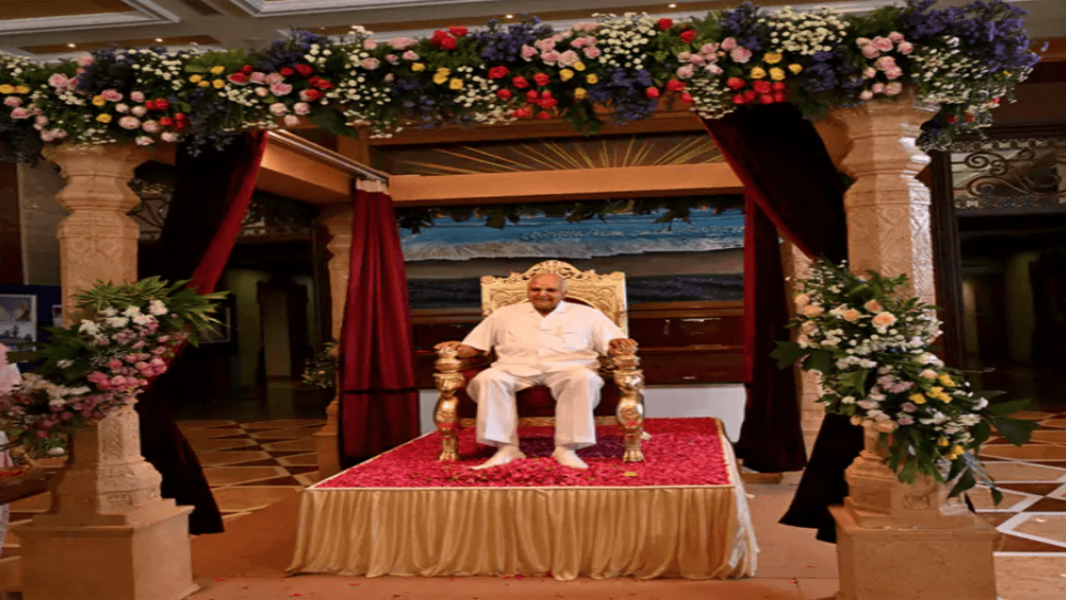 Sri Ramoji Rao's Statue Unveiled On First Death Anniversary At Ramoji ...