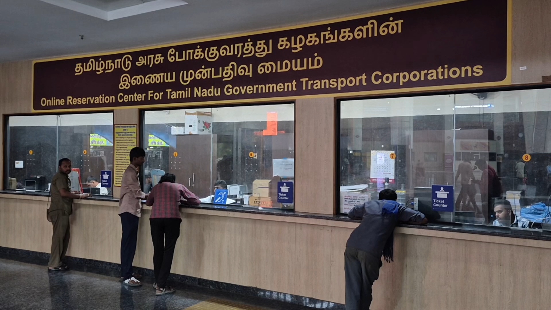 பொங்கல் சிறப்பு பேருந்துகள் சேவை தொடக்கம் - வெறிச்சோடி காணப்பட்ட ...