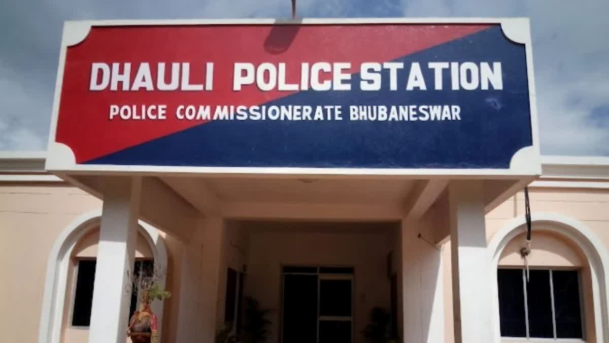 ପୋଲିସ ପରିଚୟ ଦେଇ ଓୟୋ ହୋଟେଲରେ ଯୁବତୀଙ୍କୁ ଦୁଷ୍କର୍ମ ଘଟଣା; ଅଭିଯୁକ୍ତ ଜିତୁର ...