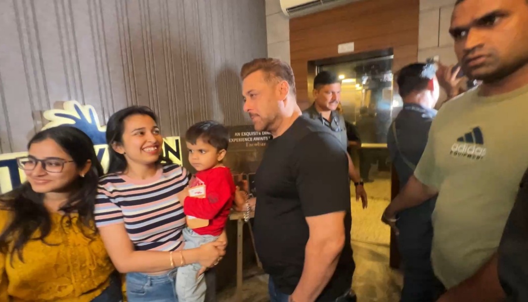 Salman Khan Attends Sangeeta Bijlani's 65th Birthday; Arjun Bijlani Posts Inside Pics - Same ...