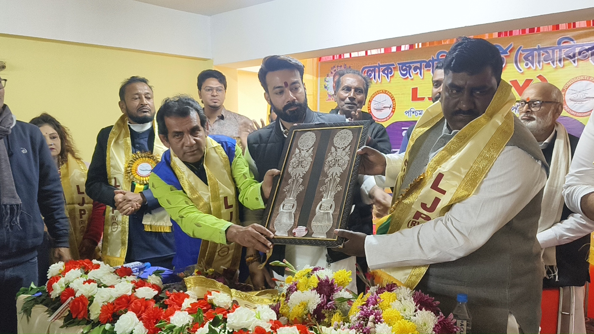 'দুর্নীতিতে পুরোপুরি যুক্ত মমতা', বঙ্গে প্রচারে এসে NDA সরকার গড়ার ডাক ...