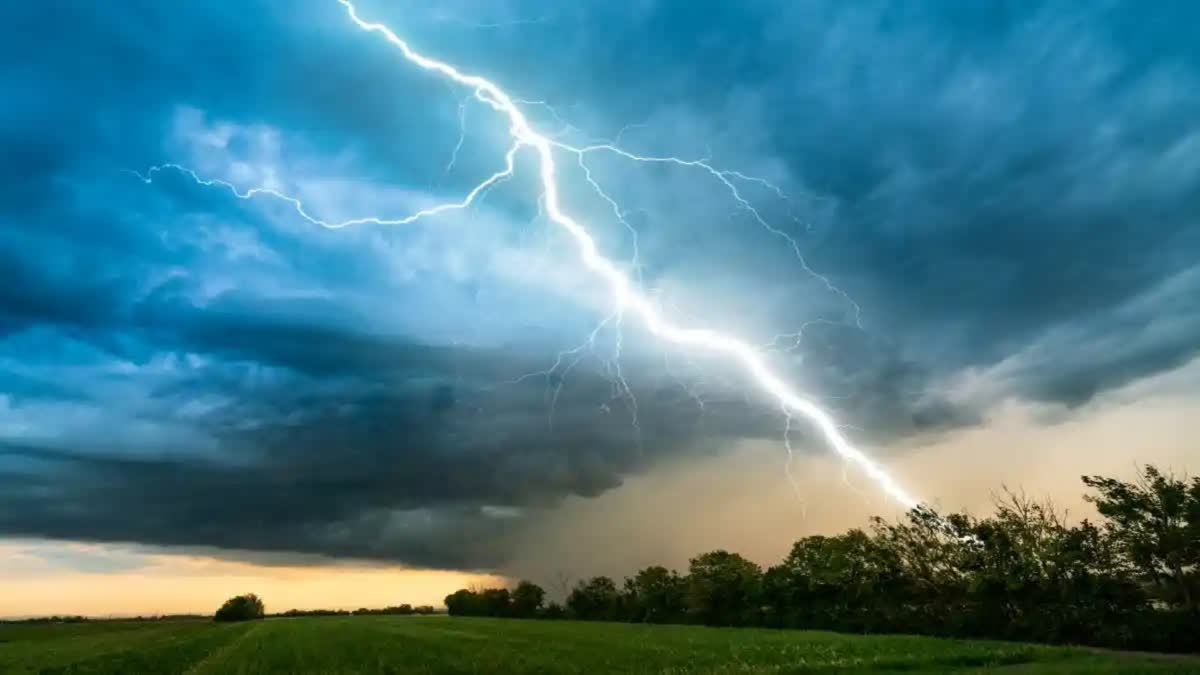 Despite Scorching Heat On The Day Of Holi, Thunderstorms And Rain ...