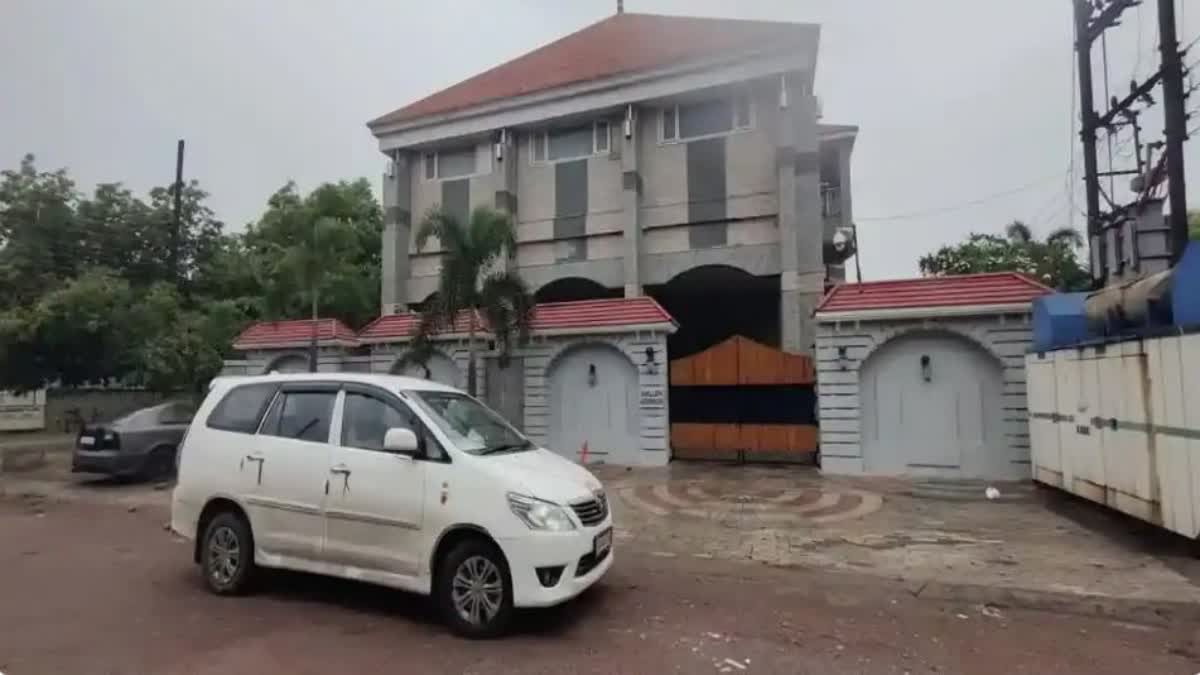 چھتیس گڑھ شراب گھوٹالہ معاملے میں 21 مقامات پر چھاپے ماری - EOW and ACB raid in Chhattisgarh