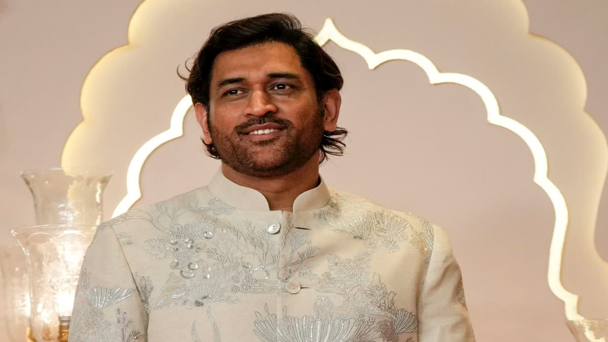 హాలీవుడ్ రేంజ్ లో ధోనీ కొత్త లుక్ - ఏముంది రా బాబు ఆ హెయిర్ స్టైల్!