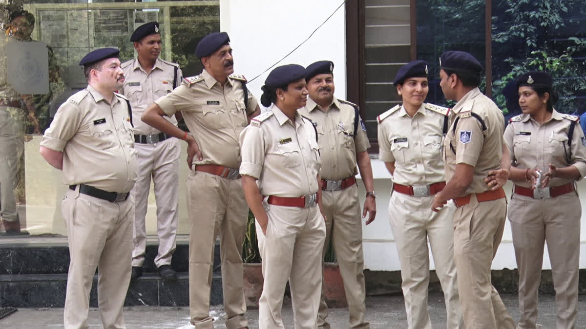 High Competition For Police SI Posts In Madhya Pradesh: Engineers, PhD ...