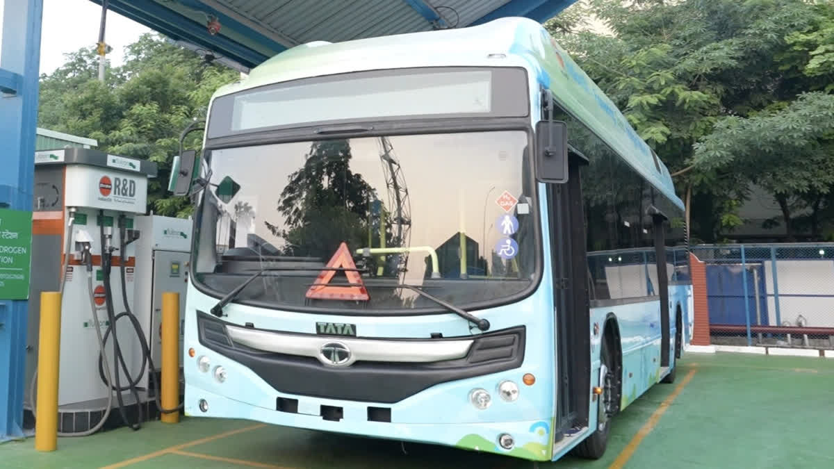 India’s First Hydrogen-Powered Shuttle Bus Service Launched In Delhi’s ...