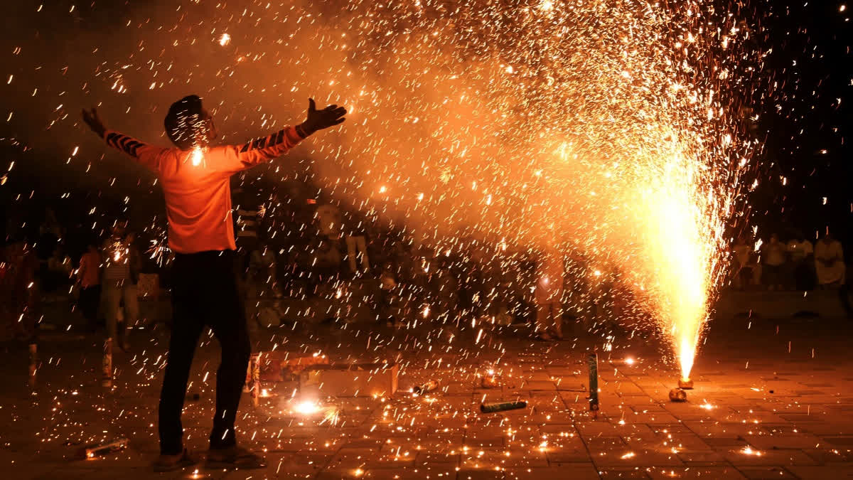 SC Allows Sale And Bursting Of Green Firecrackers In Delhi-NCR During ...