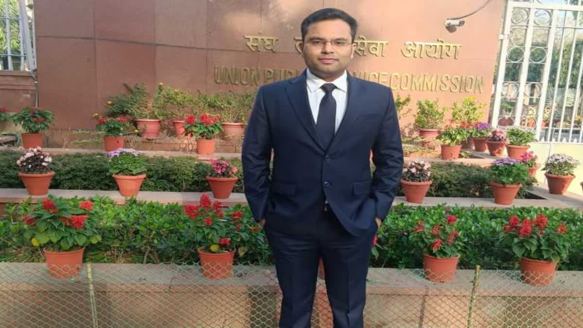 हल्द्वानी के तनुज पाठक ने UPSC एग्जाम में हासिल की 72वीं रैंक, पूरा हुआ ...