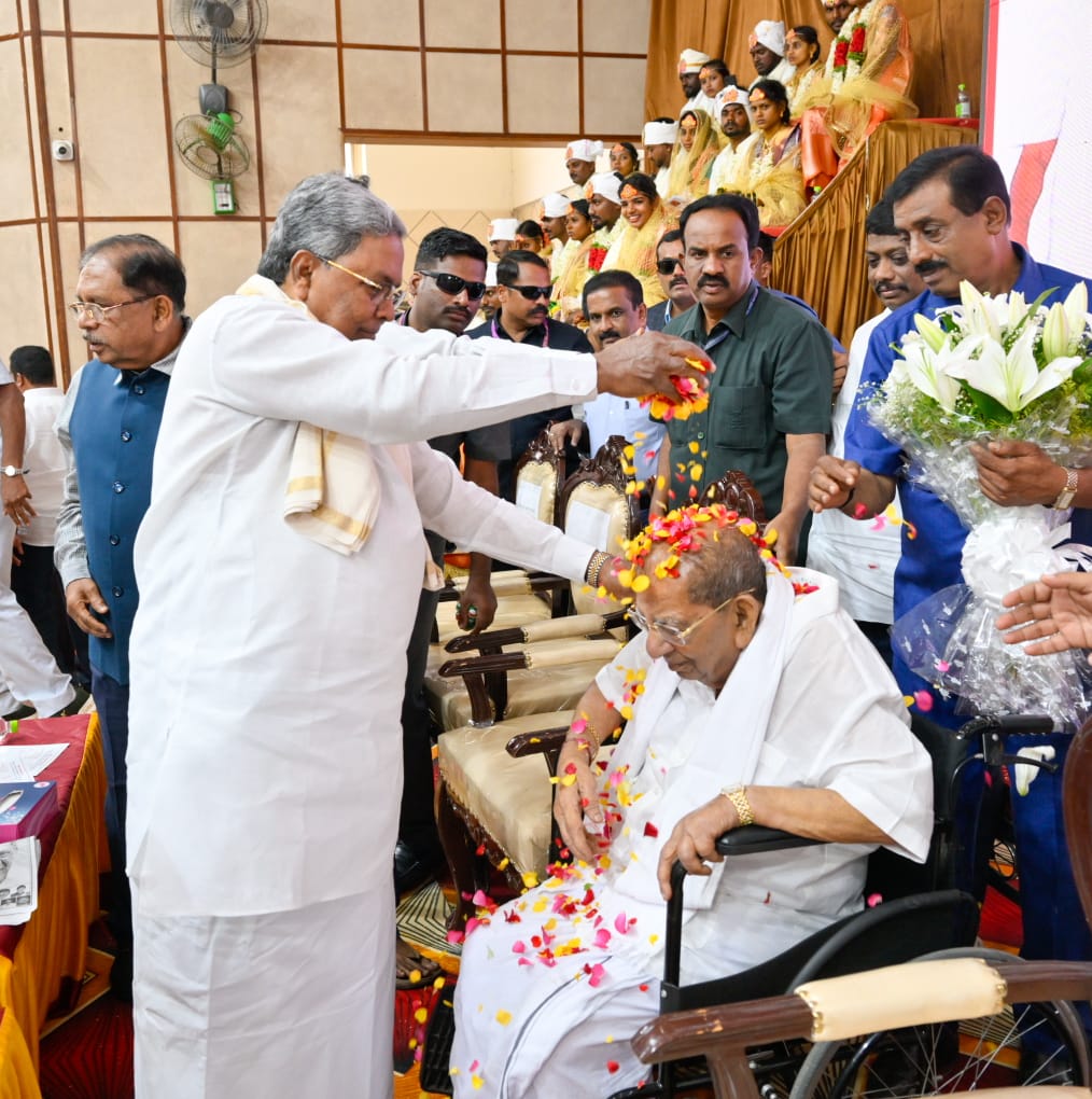 India's Oldest Sitting MLA Shivashankarappa Turns 95; Karnataka CM, Dy ...
