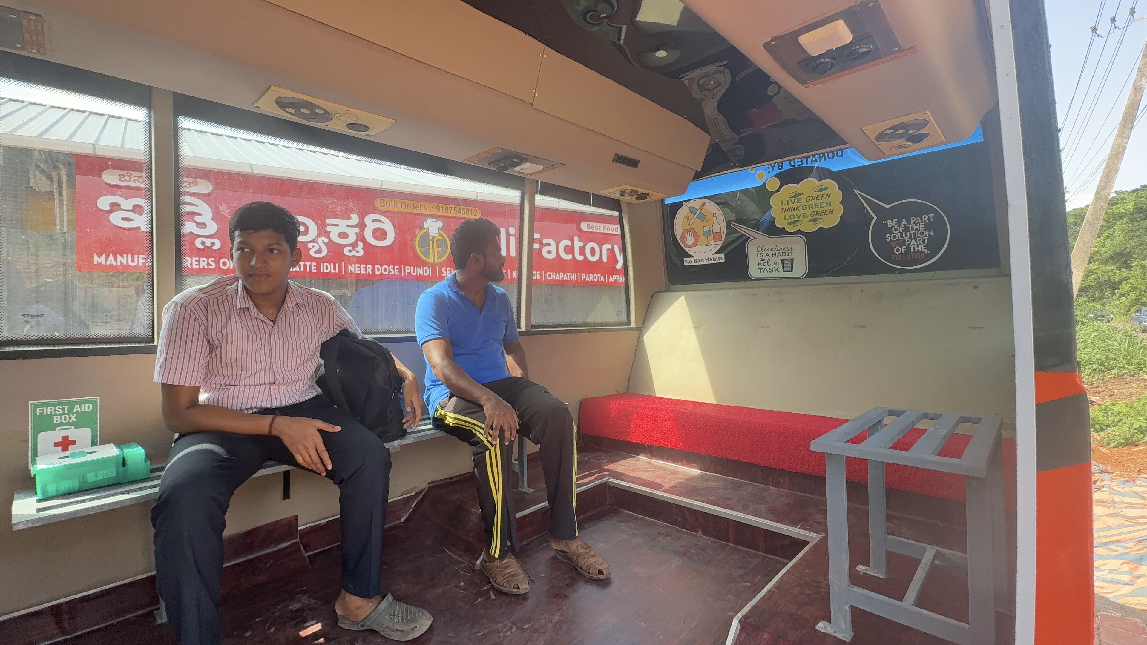 వాట్ ఎన్ ఐడియా సర్‌జీ- షెడ్డుకు వెళ్లే తుక్కు బస్సుతో బస్టాండ్ - ఫిదా ...