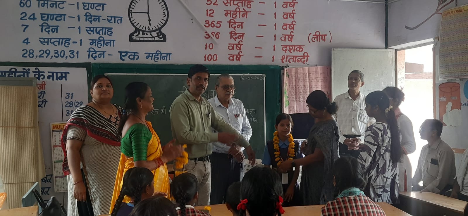 तिलक-आरती के बाद बच्चों ली स्कूलों में एंट्री, पहले दिन खाई खीर-पूरी ...