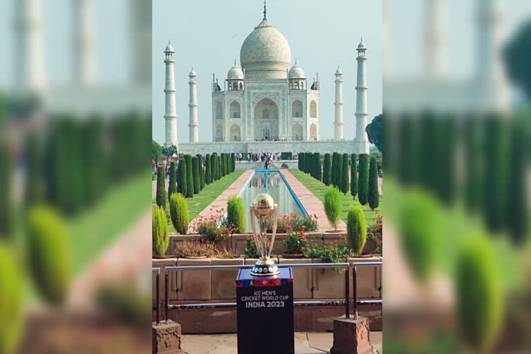 CWC Trophy at Taj Mahal: তাজমহলের সামনে বিশ্বকাপের ট্রফি, সেলফির জন্য উ ...