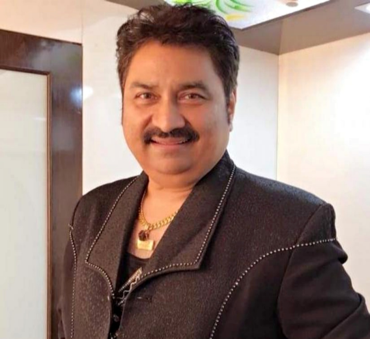 INTERVIEW | Kumar Sanu Says Today's Songs Depict Violent Love; Promises Fans A Pure Romantic ...