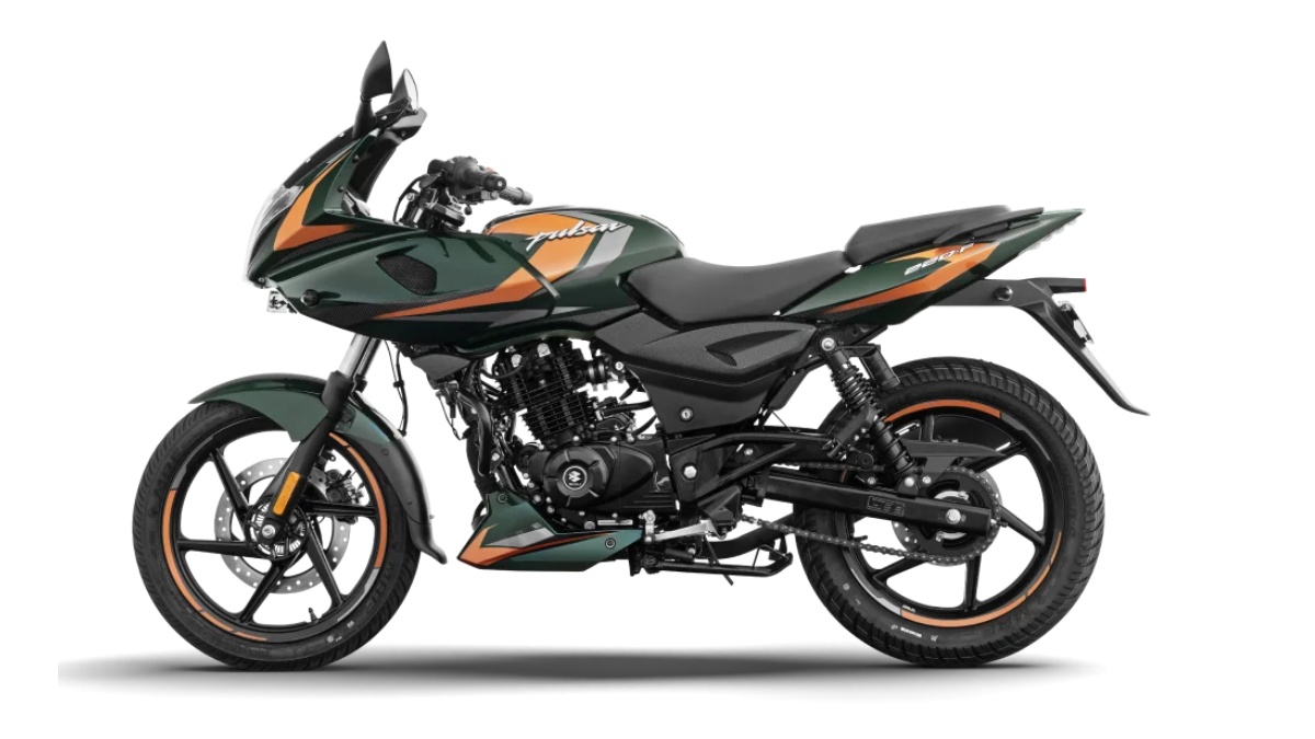 डुअल-चैनल ABS के साथ अपडेट हुई Bajaj Pulsar 220F, जानें क्या है कीमत