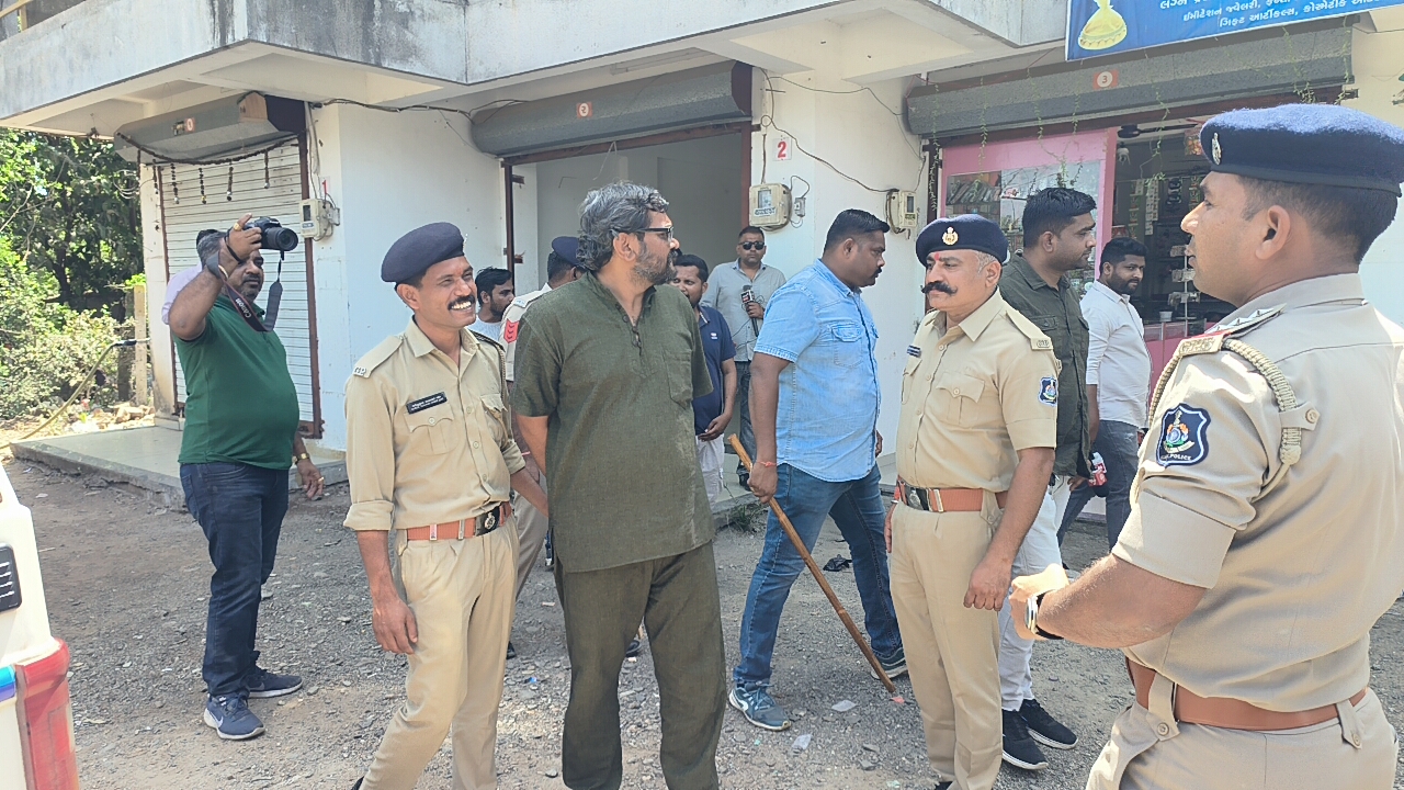 નવસારી: કર્મચારી પર શંકા, અપહરણ અને મારપીટ કેસમાં ચિરાગ ગોટીની ધરપકડ ...