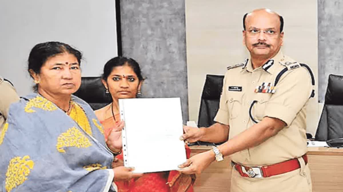 Families Of 2008 Balimela Naxal Attack Martyr Greyhound Commandos ...