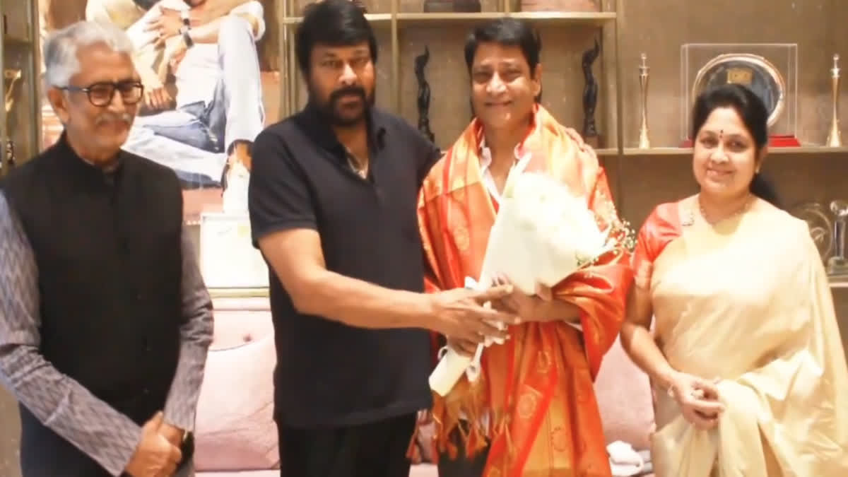 వందోసారి రక్తదానం - 'మహర్షి' రాఘవను ఇంటికి పిలిచి చిరు సన్మానం ...