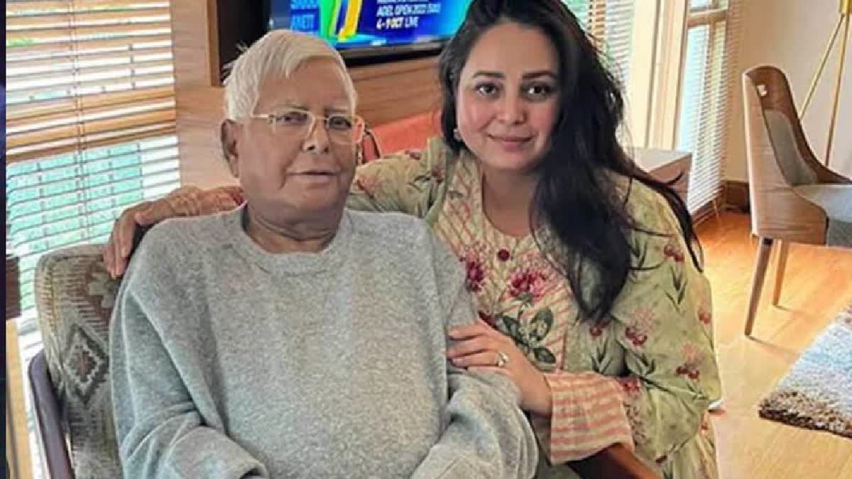 RJD Workers Protest Outside Rabri House, Demand Tejashwi Apology ...