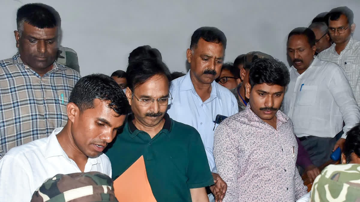 Jharkhand: Suspended IAS Officer Vinay Kumar Chaubey Gets Bail In ...