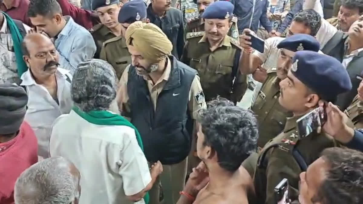 MP: Over 200 Delhi-Bound Tamil Nadu Farmers Forced To Deboard Train In ...