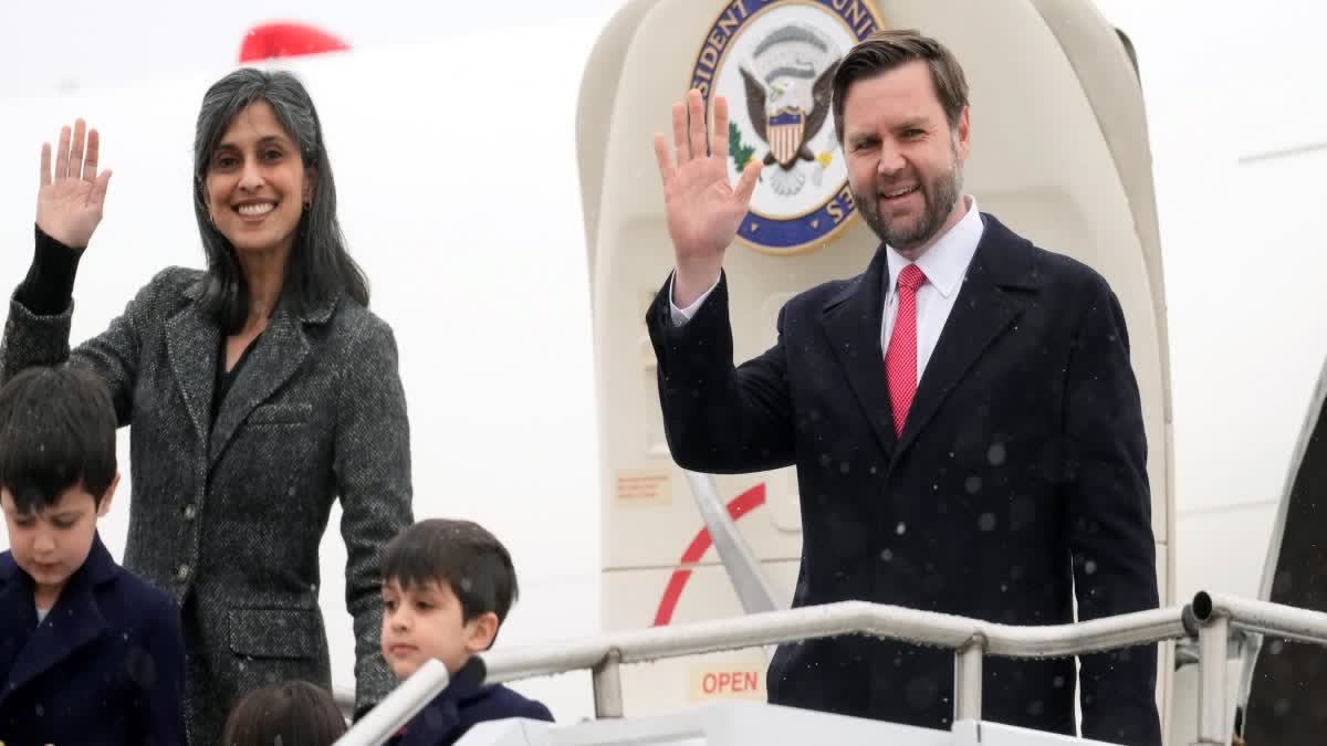 અમેરિકાના ઉપરાષ્ટ્રપતિ વાન્સ તેમની પત્ની સાથે અક્ષરધામ મંદિરની મુલાકાત ...