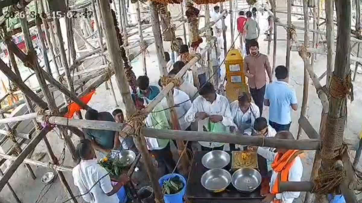 मानवतमध्ये यशवाडी हनुमान मंदिराचा सभामंडप कोसळला, 6 भाविक ठार, अनेक जण ...