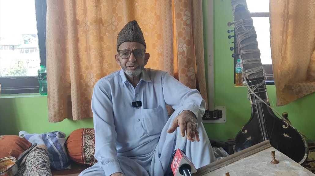 The Last Strings: Octogenarian Kashmir Santoor-Maker Preserves ...