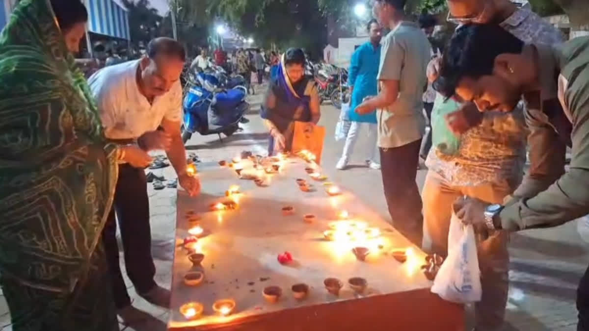 In Ratlam, Diwali Lights Illuminate Crematorium In Memory Of Ancestors