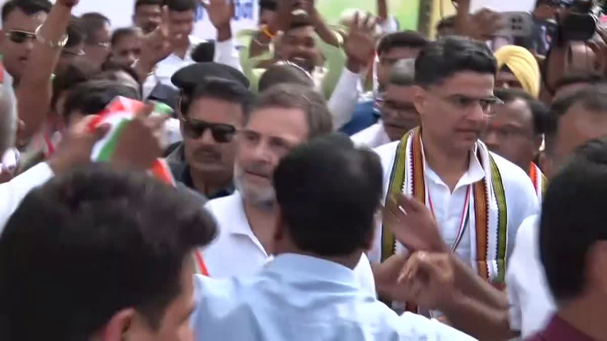 राहुल गांधी पहुंचे रायपुर, कांग्रेस नेताओं को देंगे ट्रेनिंग, सत्र को ...