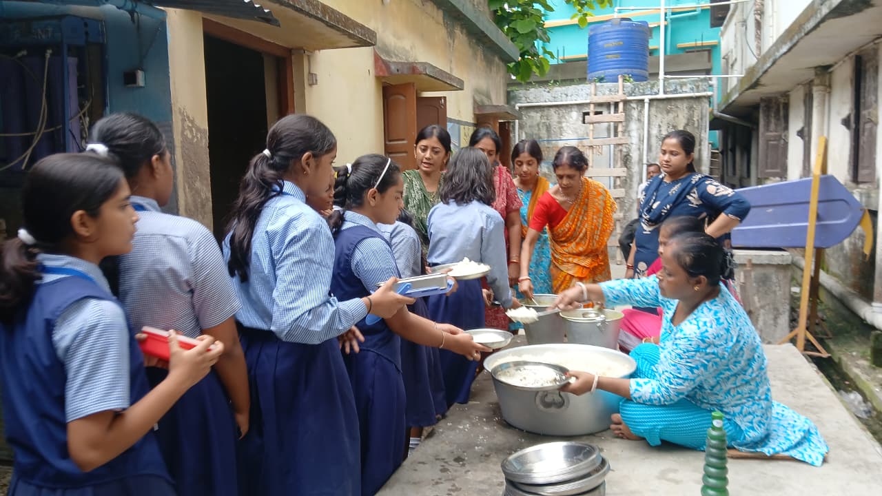 পালাবদলের পর মিড ডে মিলের জায়গায় চালু 'পিএম পোষণ', পড়ুয়াদের পুষ্টির ...