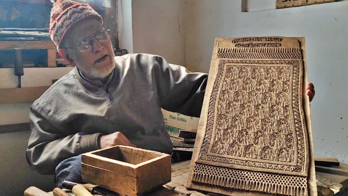 How Kashmir's Master Craftsman Abdul Aziz Bazaz Carves Sozni Shawl On ...