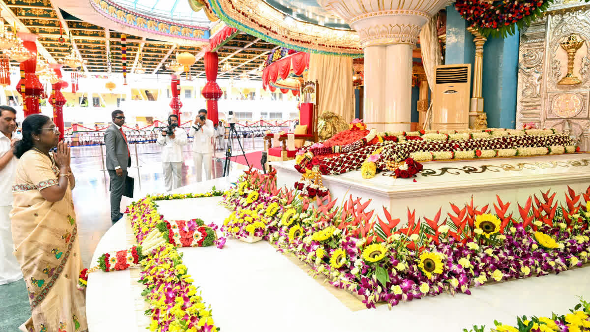 President Droupadi Murmu Participates In Sri Sathya Sai Centenary ...