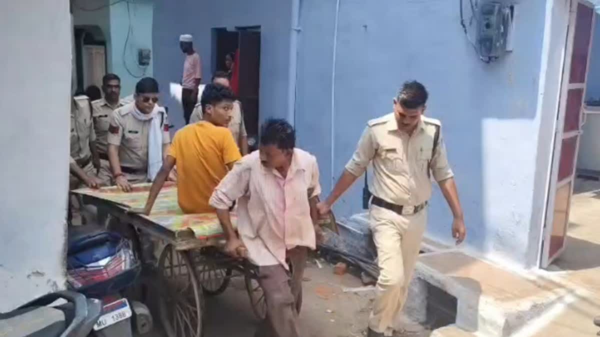 घायल होने का बहाना कर बचना चाह रहा था आरोपी, हाथ ठेले पर घर से उठा लाई ...