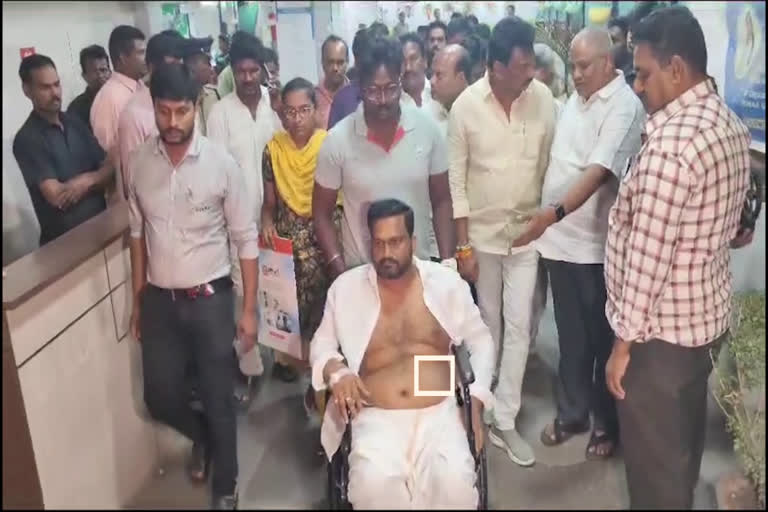 విజయవాడలో కలకలం - దుర్గగుడి చైర్మన్ కర్నాటి రాంబాబు పై దాడి