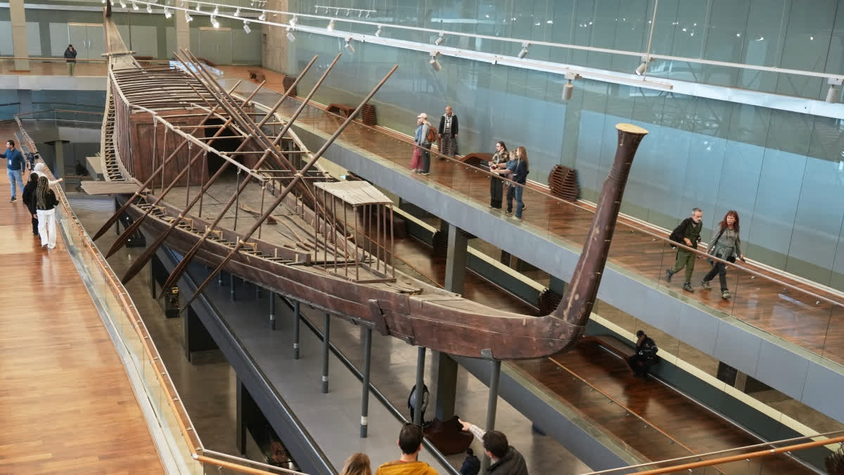Ancient Egyptian Pharaoh's Boat Is Being Reassembled In Public At The ...