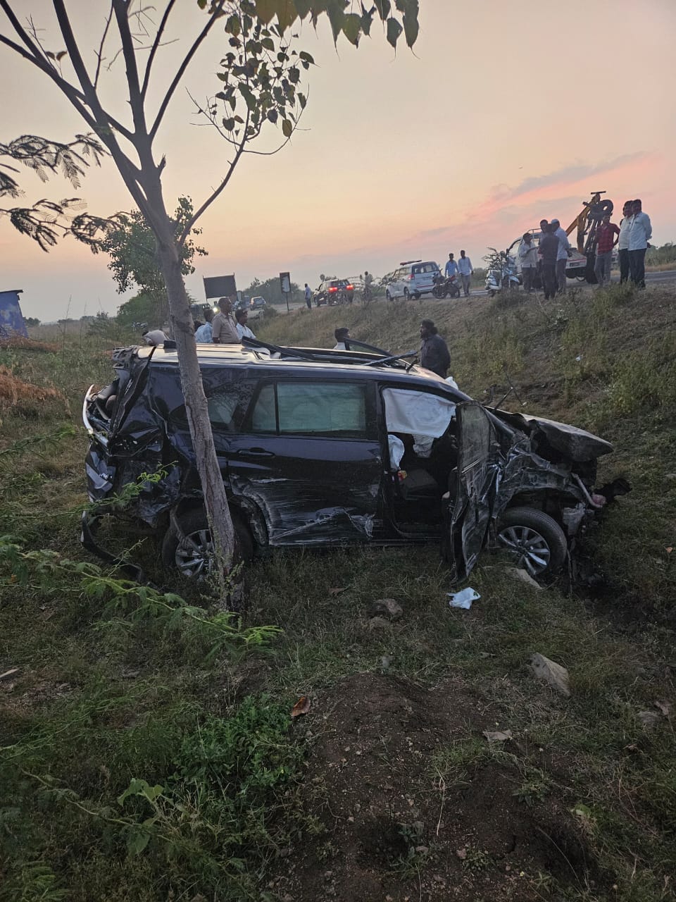 ಜೇವರ್ಗಿ ಬಳಿ ಕಾರು ಅಪಘಾತ: ಐಎಎಸ್ ಅಧಿಕಾರಿ ಮಹಾಂತೇಶ್ ಬೀಳಗಿ ಸೇರಿ ಮೂವರು ಸಾವು