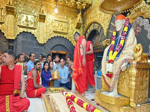 Watch | Devotee Offers Gold Crown Worth Rs 1.01 Crore To Shirdi Sai Baba